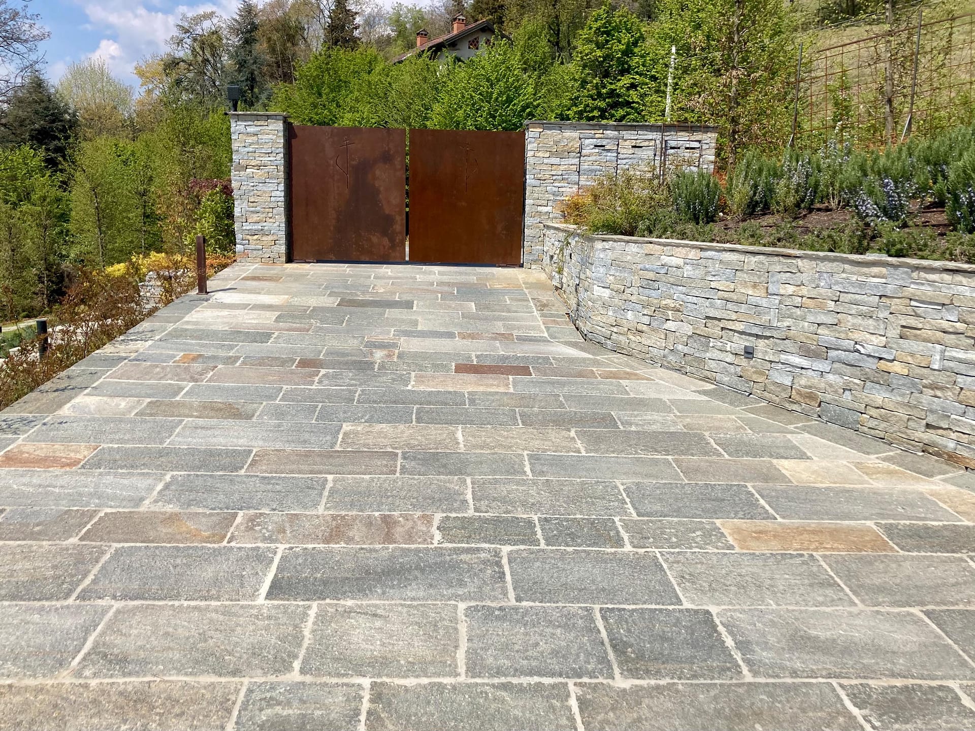 Pietra Italia Gneiss - Natural Cleft | Stone Curators